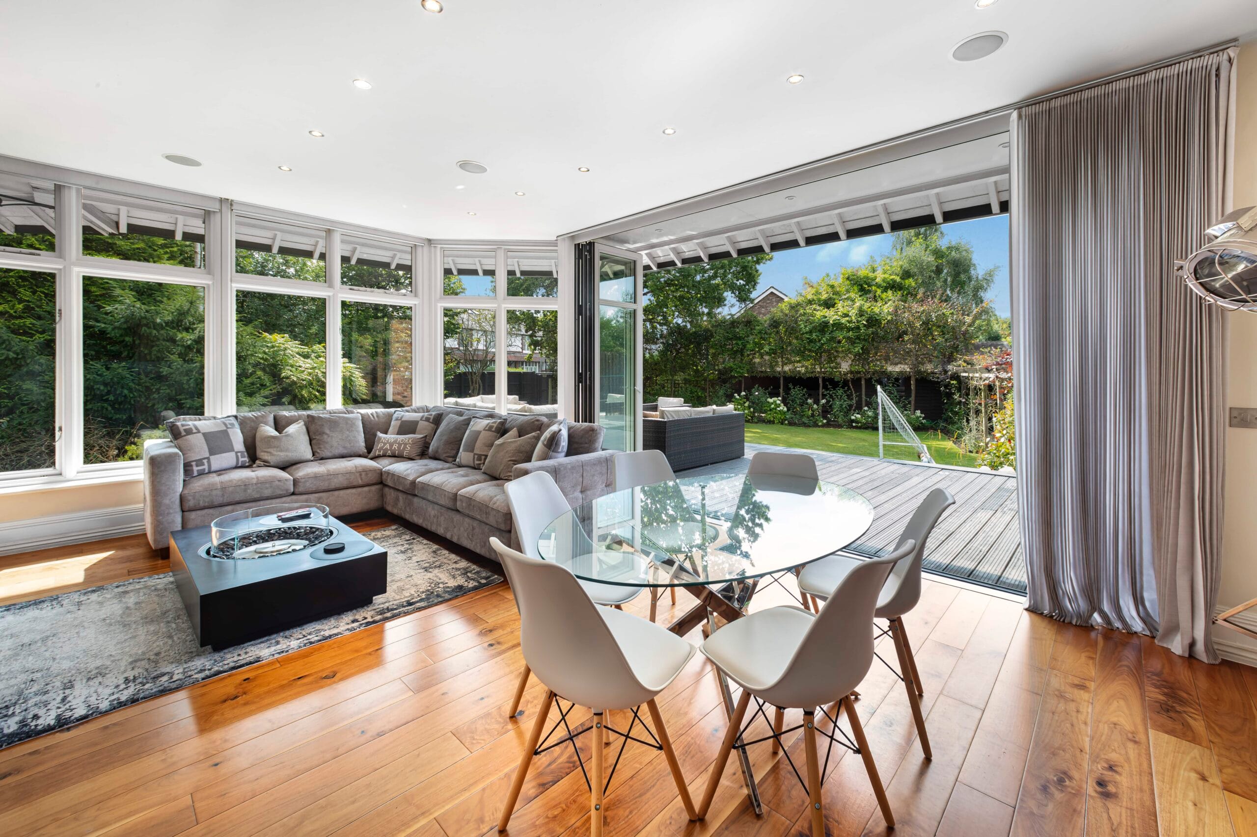 Partnering with a Photographer: What Estate Agents Need to Know - Hovver